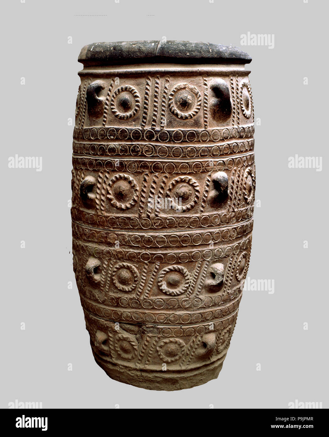 Great jar in the ruins of Knossos Stock Photo - Alamy