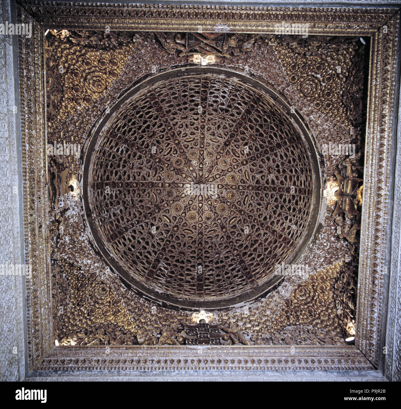 Wooden coffered ceiling hi-res stock photography and images - Alamy