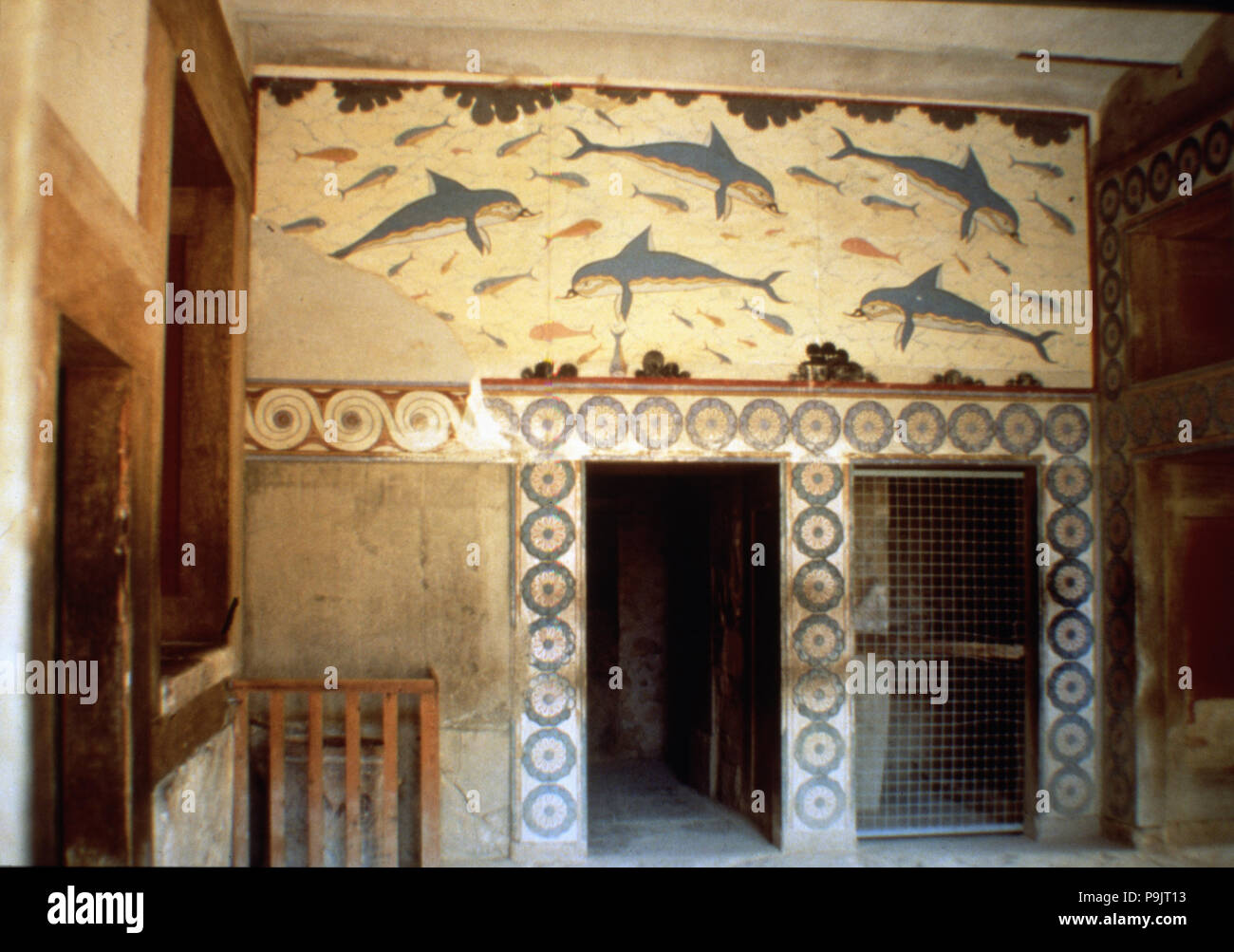 Palace of knossos dolphins hi-res stock photography and images - Alamy