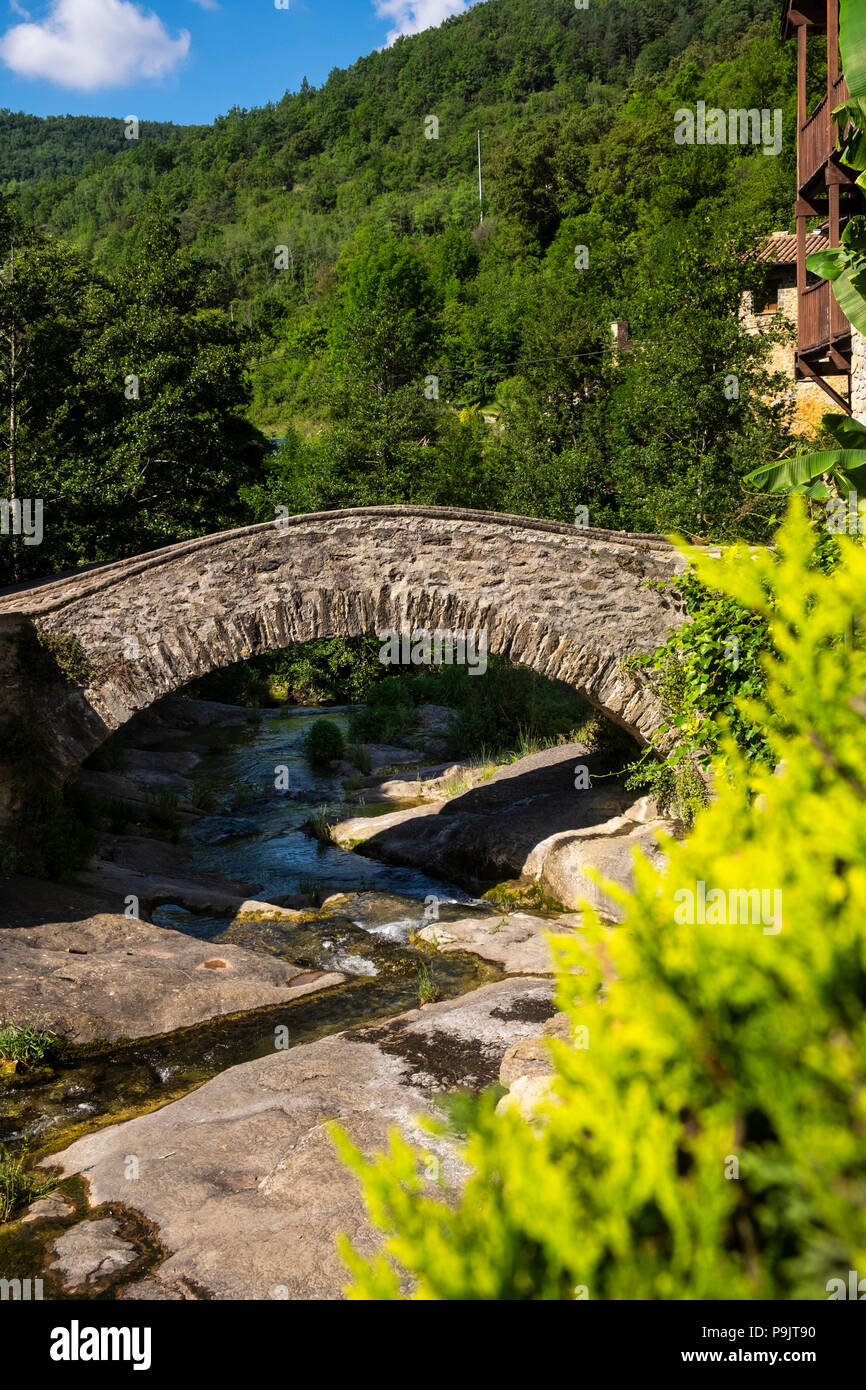 Bridge over the river Beget in the village of Beget, Pyrenees ...