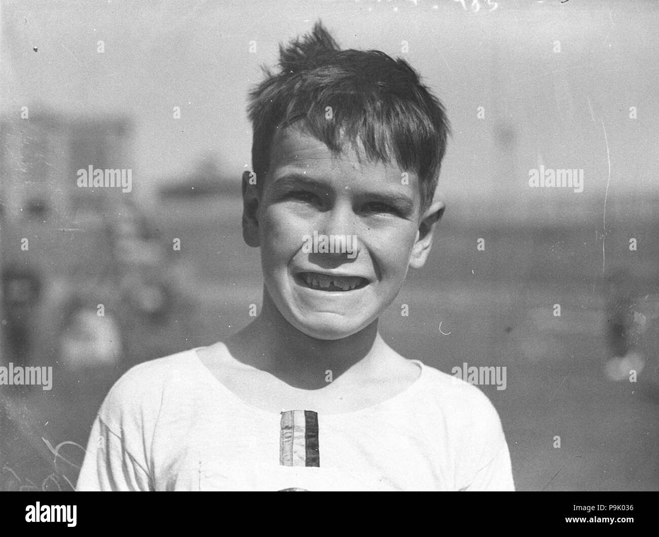 Under 12 hi-res stock photography and images - Alamy