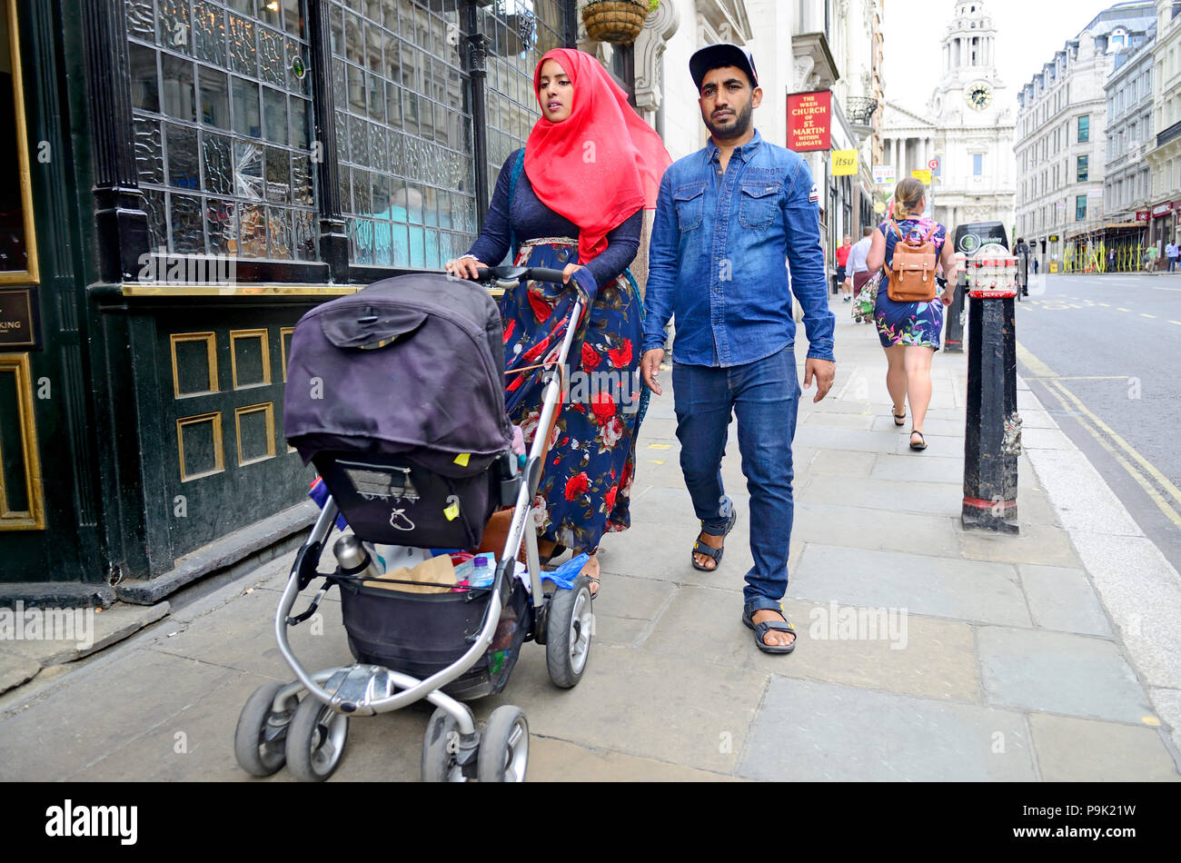 Muslim dress code hi-res stock photography and images - Alamy