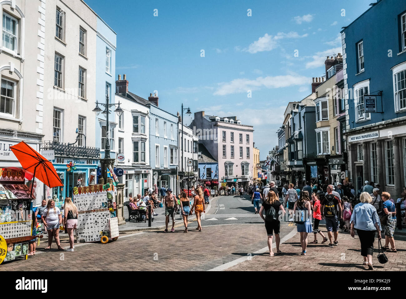 Tenby street hi-res stock photography and images - Alamy