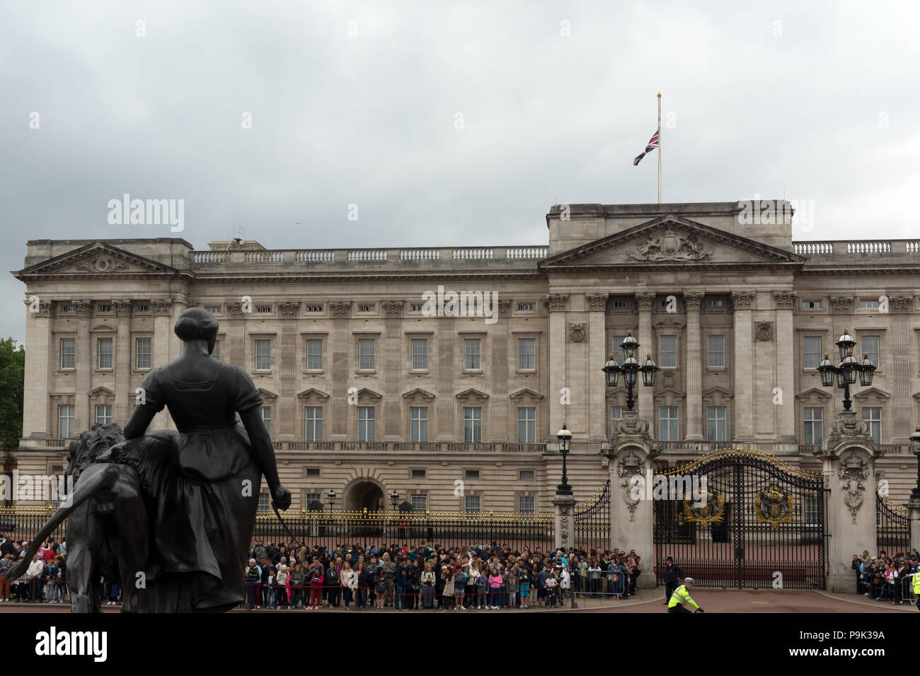 LONDON, ENGLAND - JUNE 17 2016: Buckingham Palace London, England ...