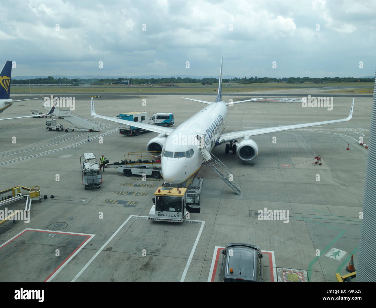 Manchester airport runway 2018 hi-res stock photography and images - Alamy