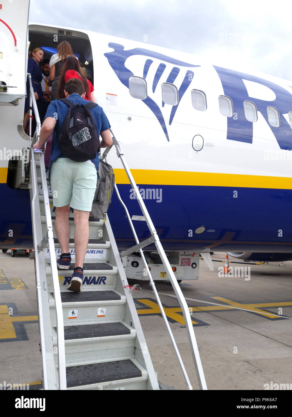 Manchester airport terminal 2018 hi-res stock photography and images ...