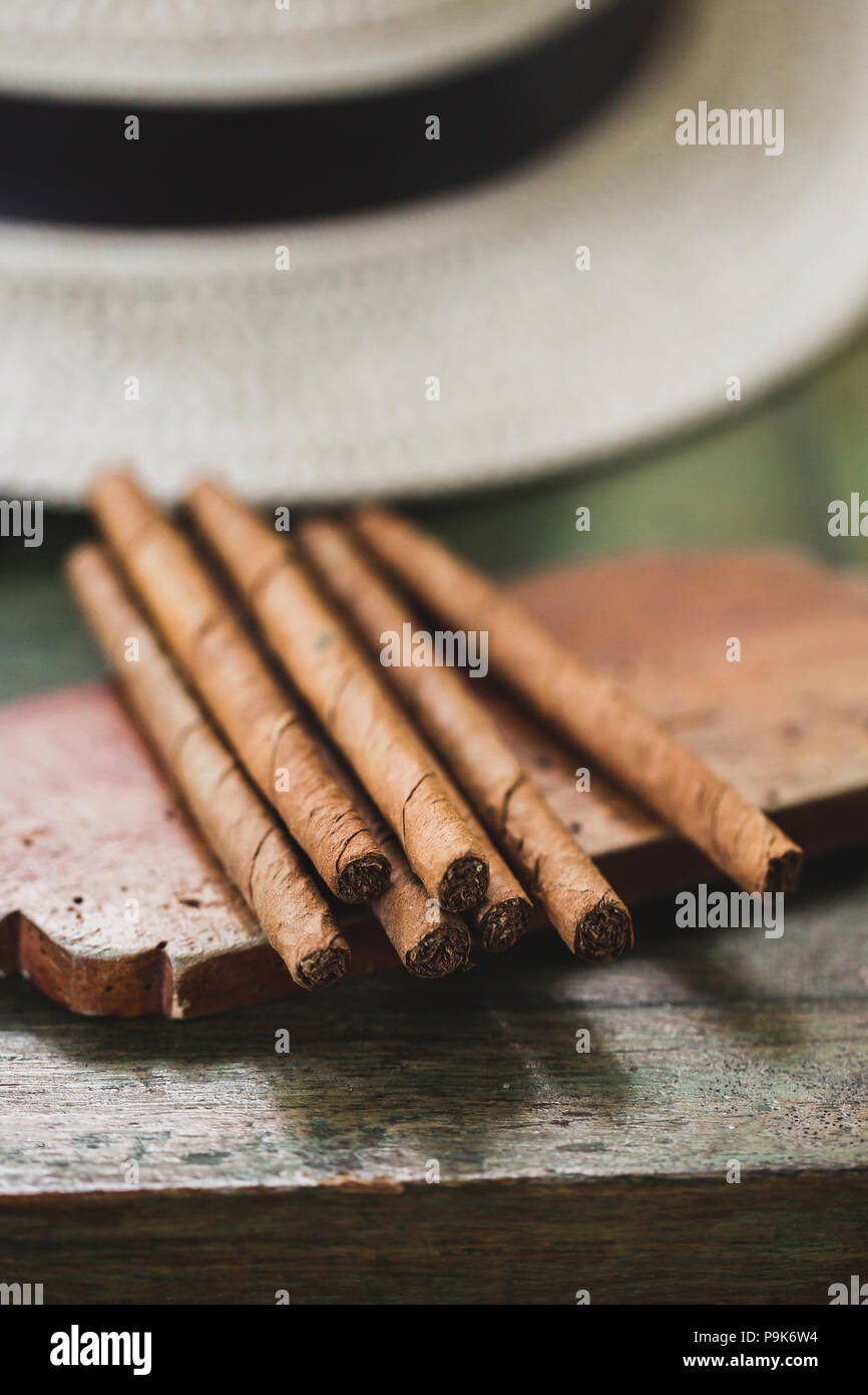 Old men smoke cigars hi-res stock photography and images - Alamy