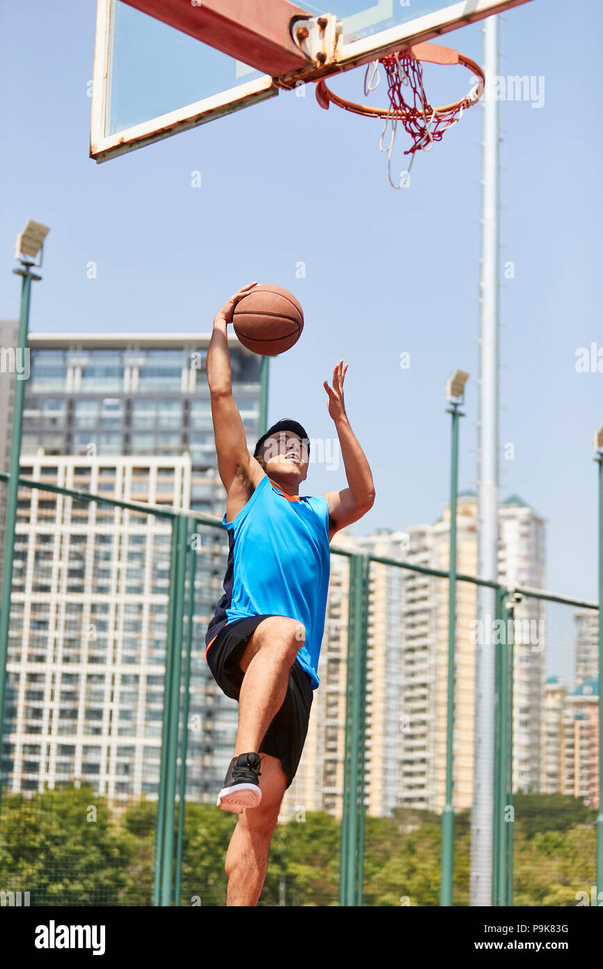 Scoring a basket hi-res stock photography and images - Alamy