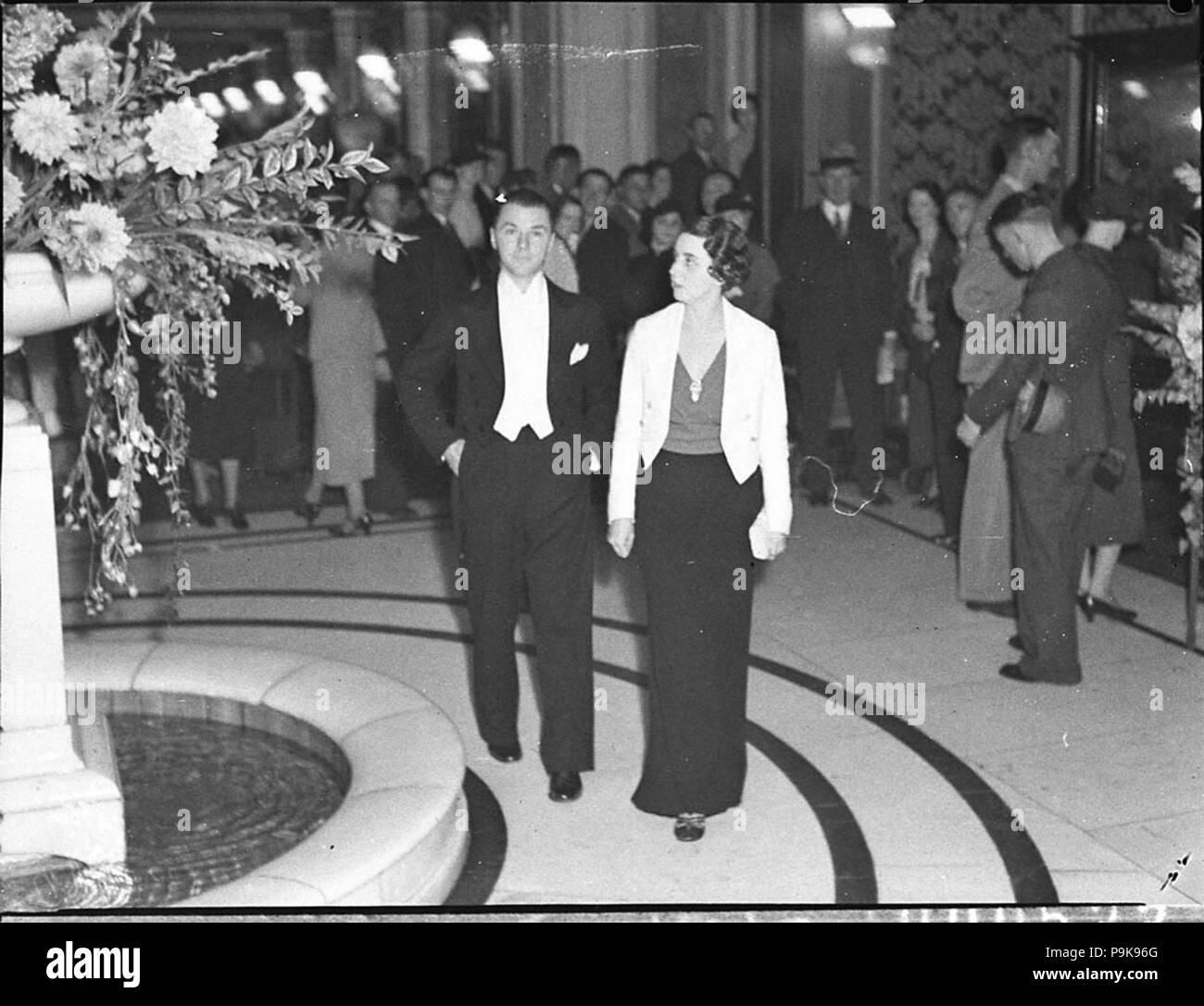 Grace brothers bros department store hi-res stock photography and ...