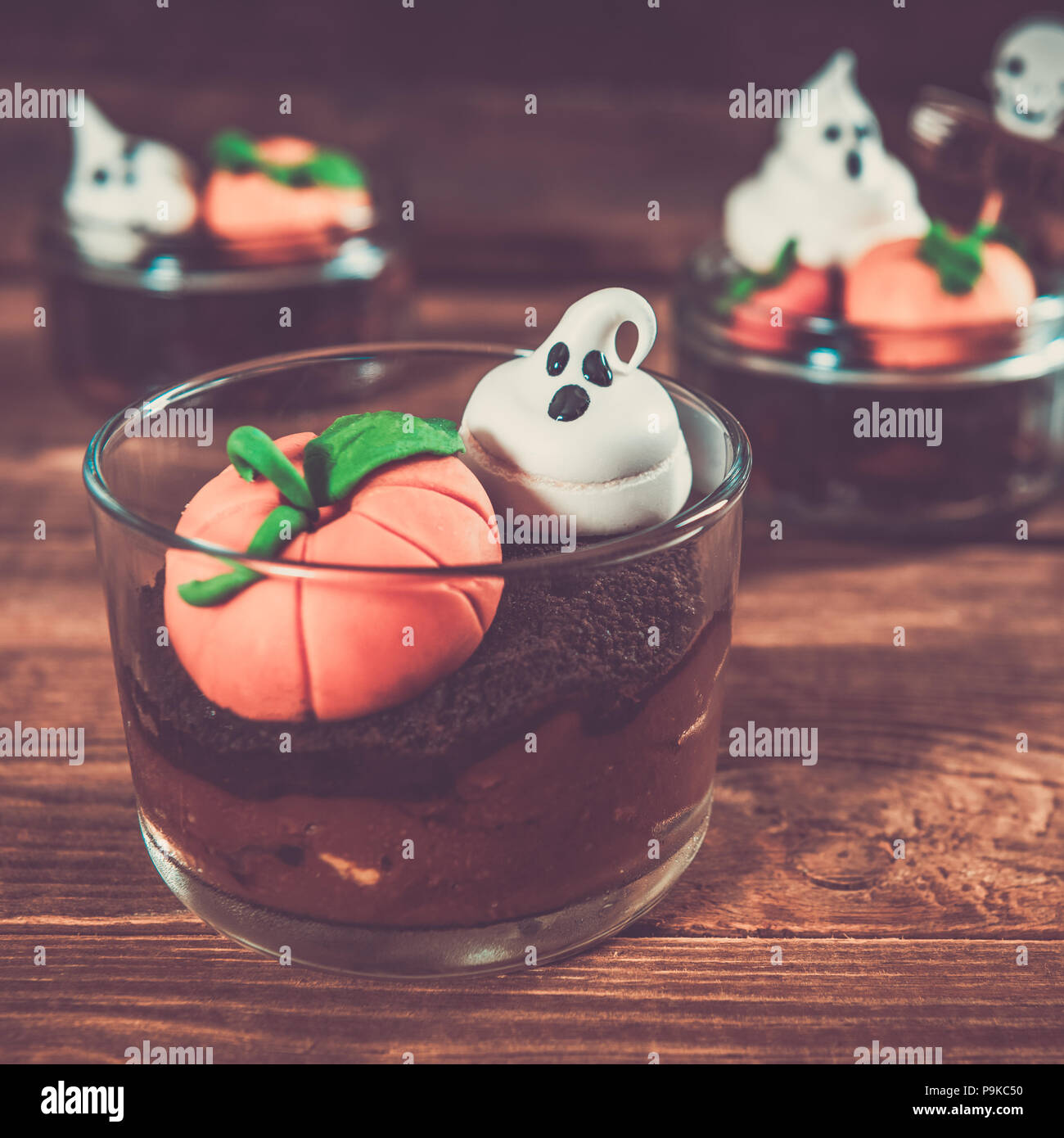 Easy Homemade Chocolate Dirt Pudding for Halloween with Meringue Ghosts ...