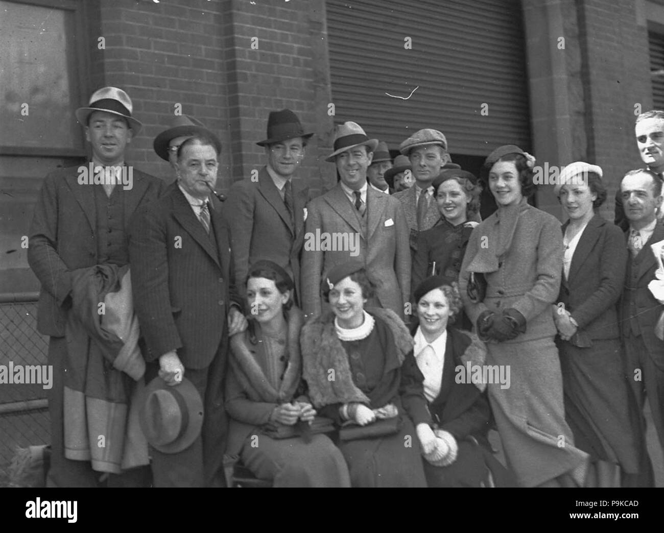 265 SLNSW 43536 Gus Bluett and the cast of JC Williamsons musical Nice ...
