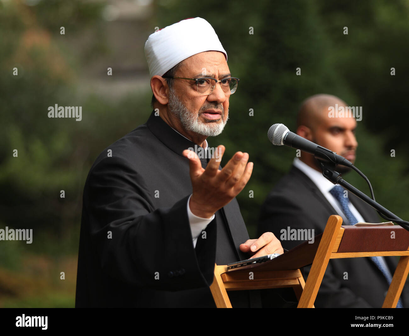 The grand imam of al azhar al sharif hi-res stock photography and ...