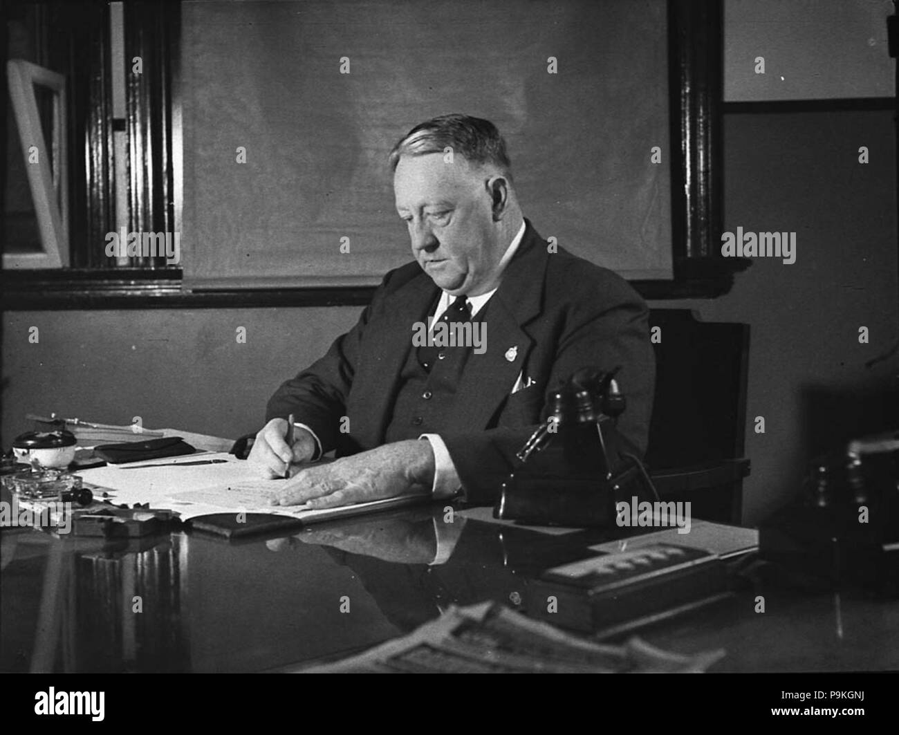 Mr hendy hi-res stock photography and images - Alamy
