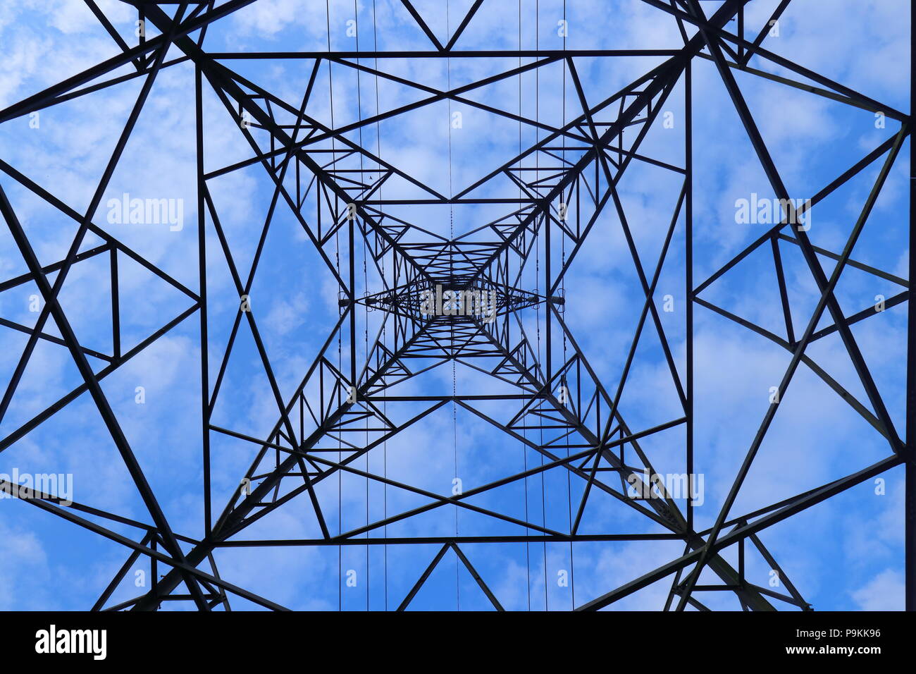 Symmetry power lines hi-res stock photography and images - Alamy