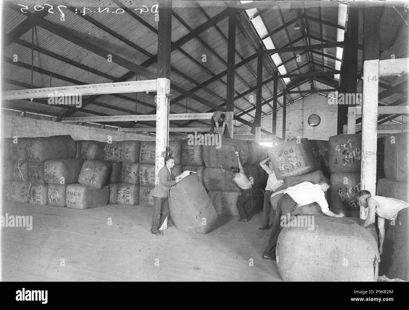 Wool bales hi-res stock photography and images - Alamy