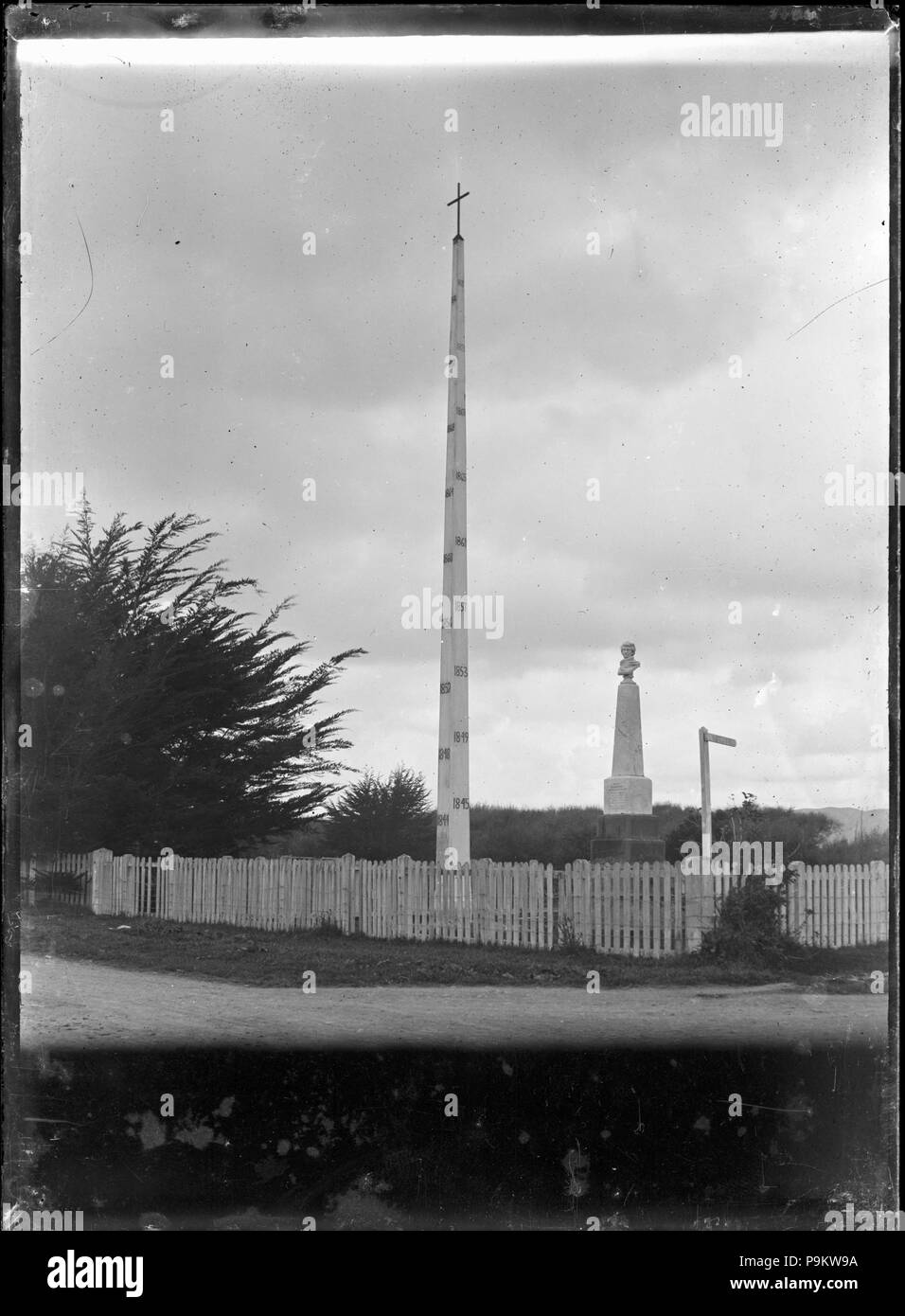 311 The Jubilee Pole, and the Te Rauparaha Monument, at Otaki ATLIB ...