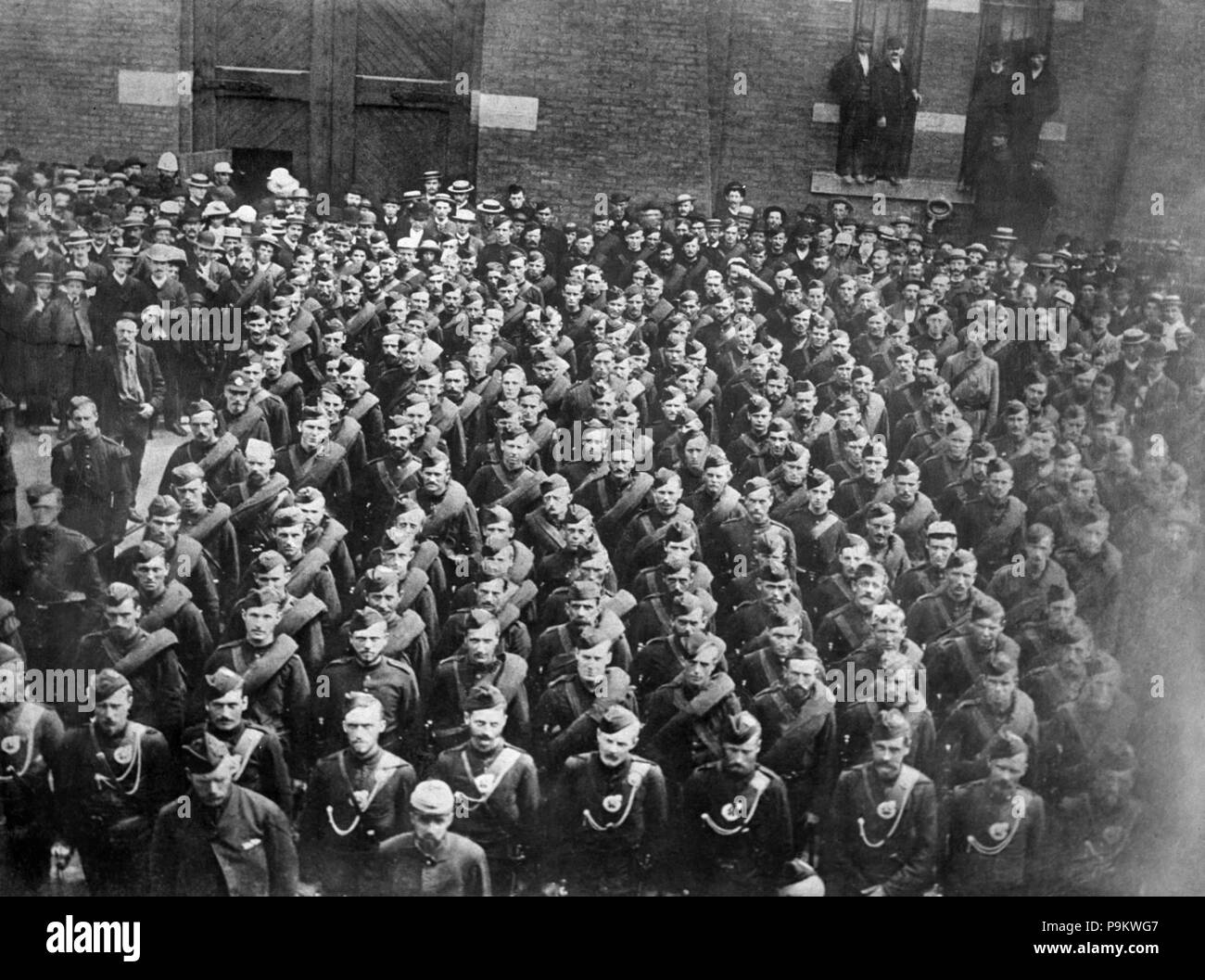 Queens own rifles hi-res stock photography and images - Alamy