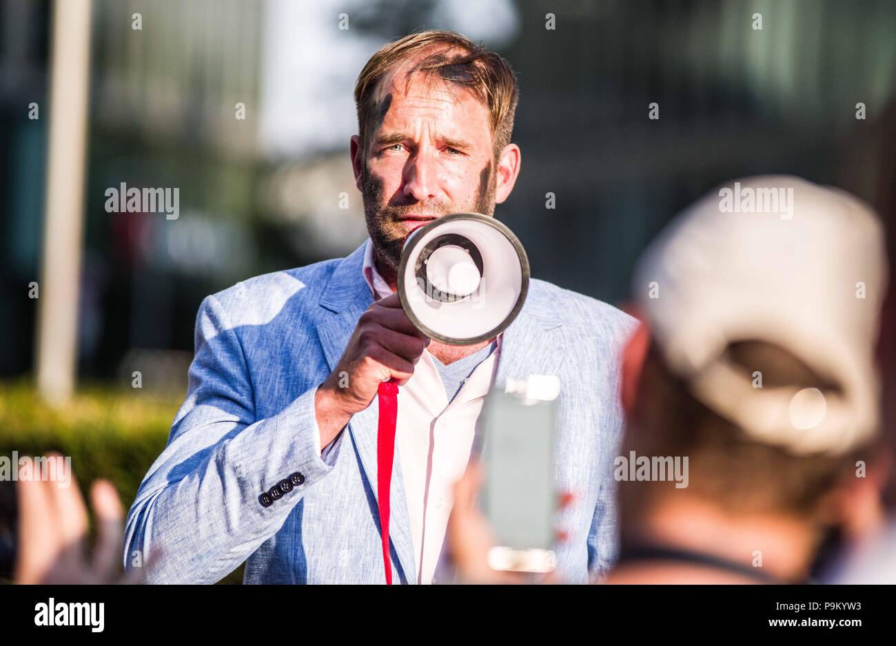 Zentrum fuer politische schoenheit zps hi-res stock photography and ...