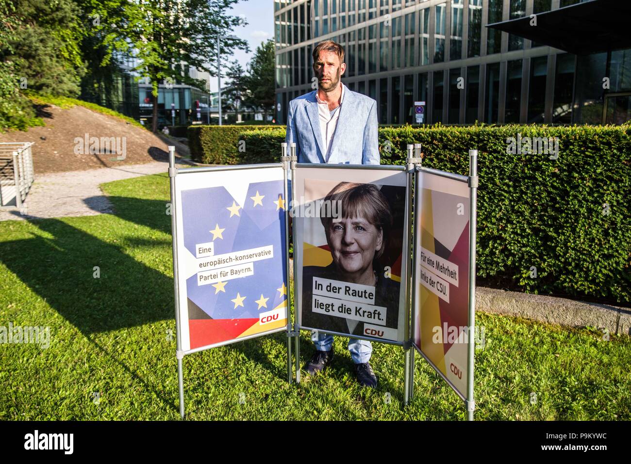 Zentrum fuer politische schoenheit zps hi-res stock photography and ...