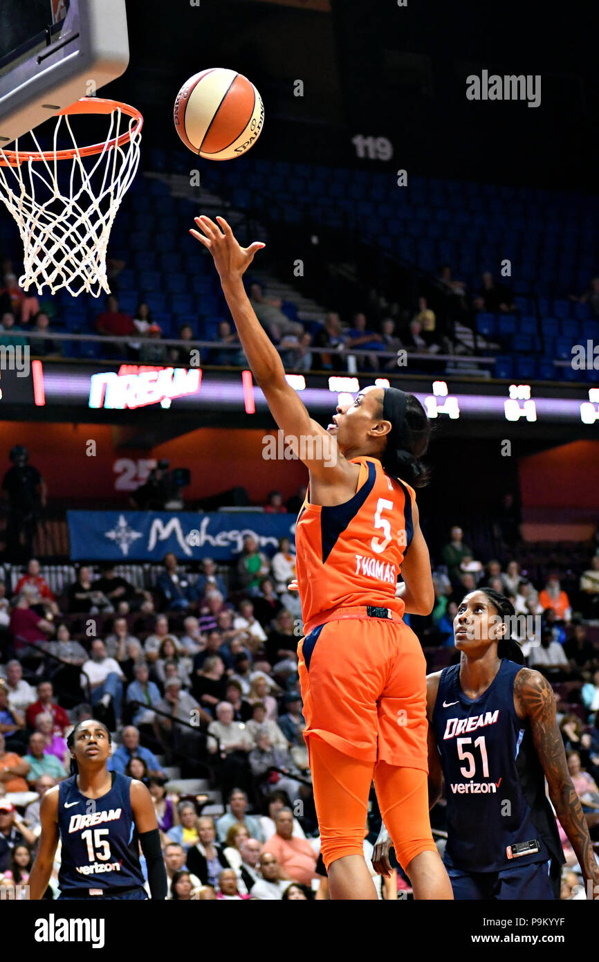 Wnba layup hi-res stock photography and images - Alamy