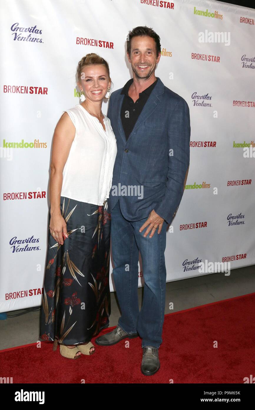 Sara wyle noah wyle hi-res stock photography and images - Alamy