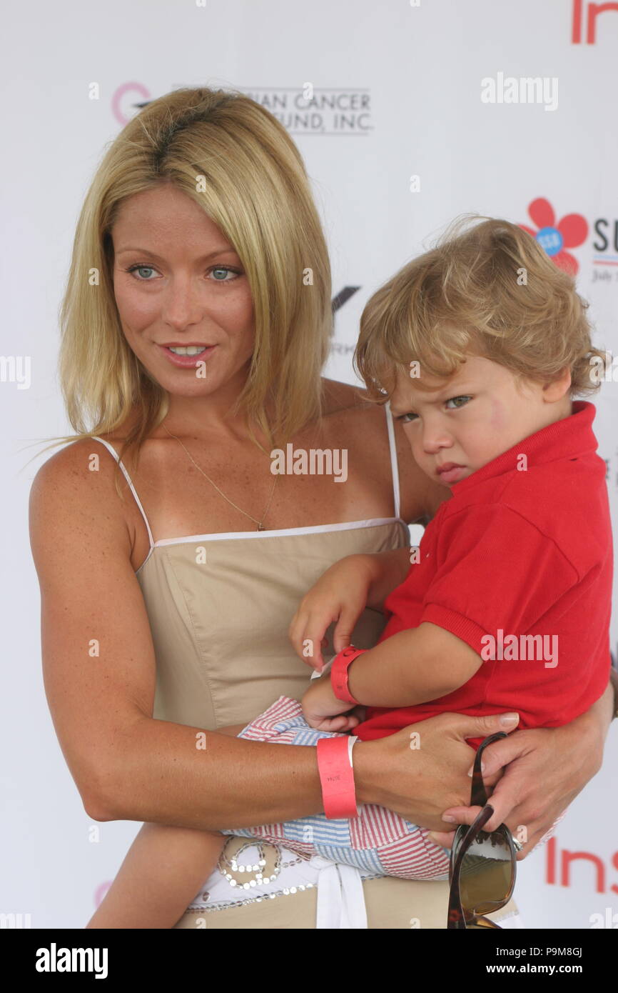 New York City, USA. 01st Jan, 2005. KELLY RIPA AND KIDS 2005 Photo By ...