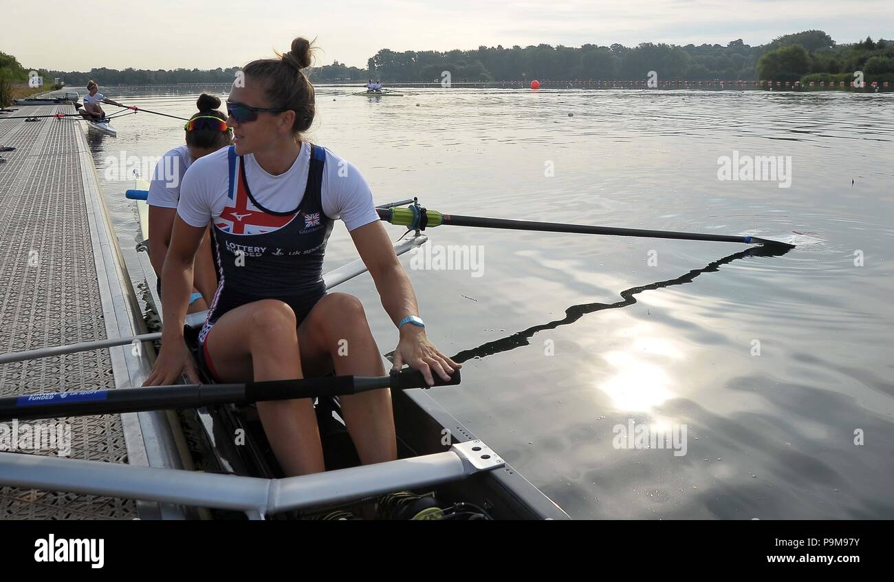 Womens pair hi-res stock photography and images - Alamy