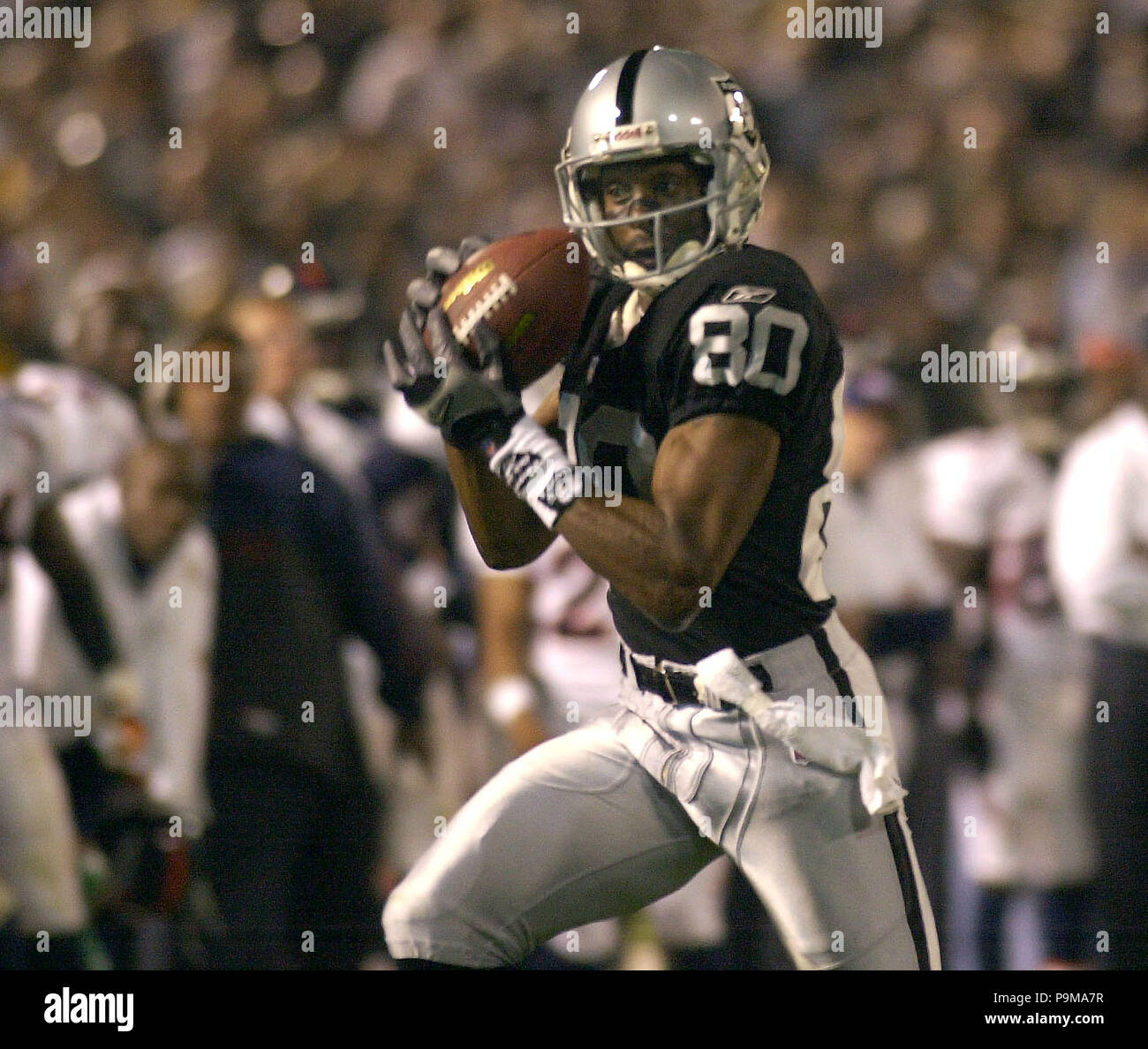 Oakland, California, USA. 5th Nov, 2001. Oakland Raiders wide receiver ...