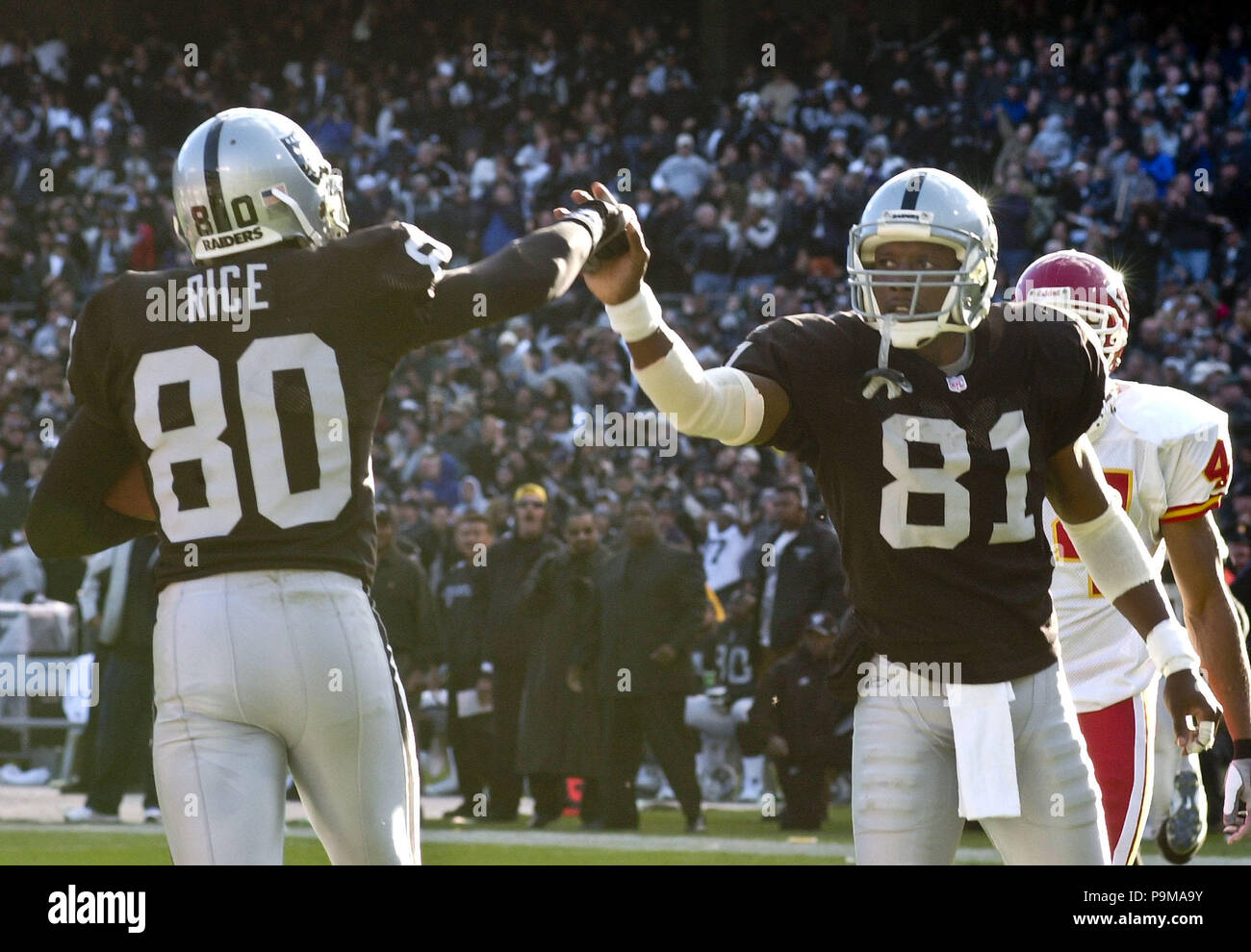 Oakland, California, USA. 9th Dec, 2001. Oakland Raiders wide receiver ...