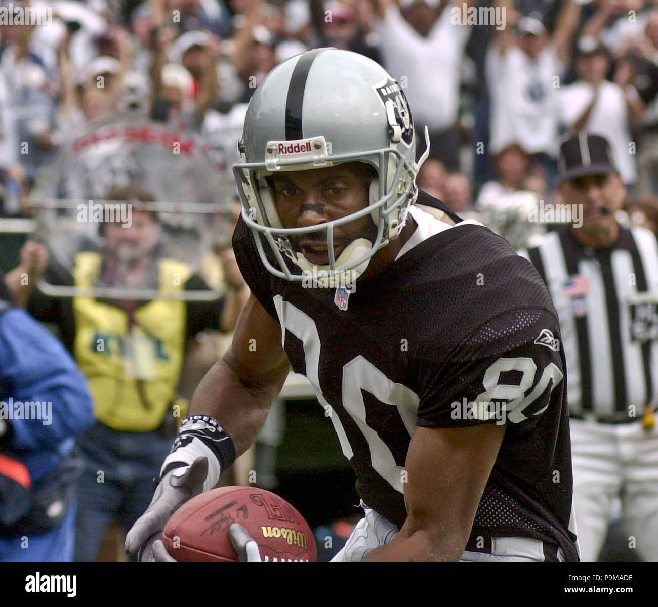 Oakland, California, USA. 7th Oct, 2001. Oakland Raiders wide receiver ...