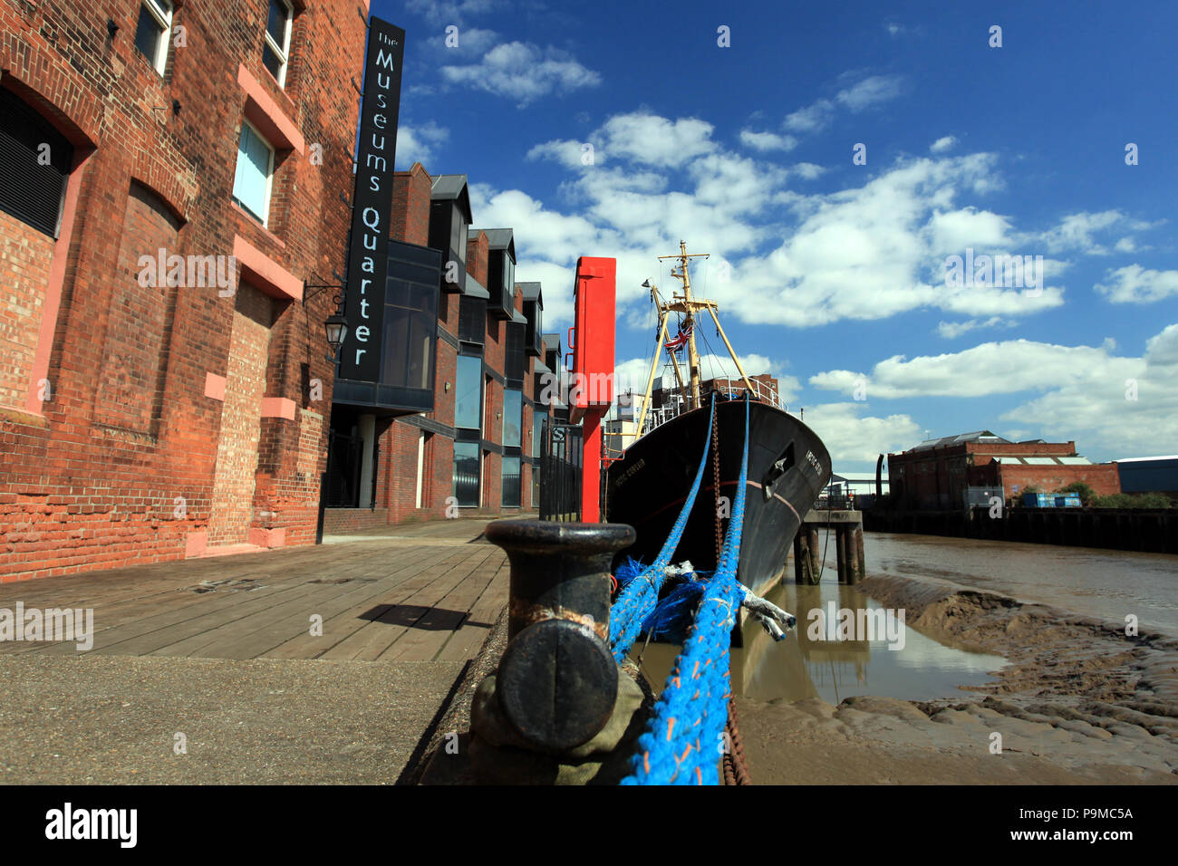 Sea life centre hull hi-res stock photography and images - Alamy