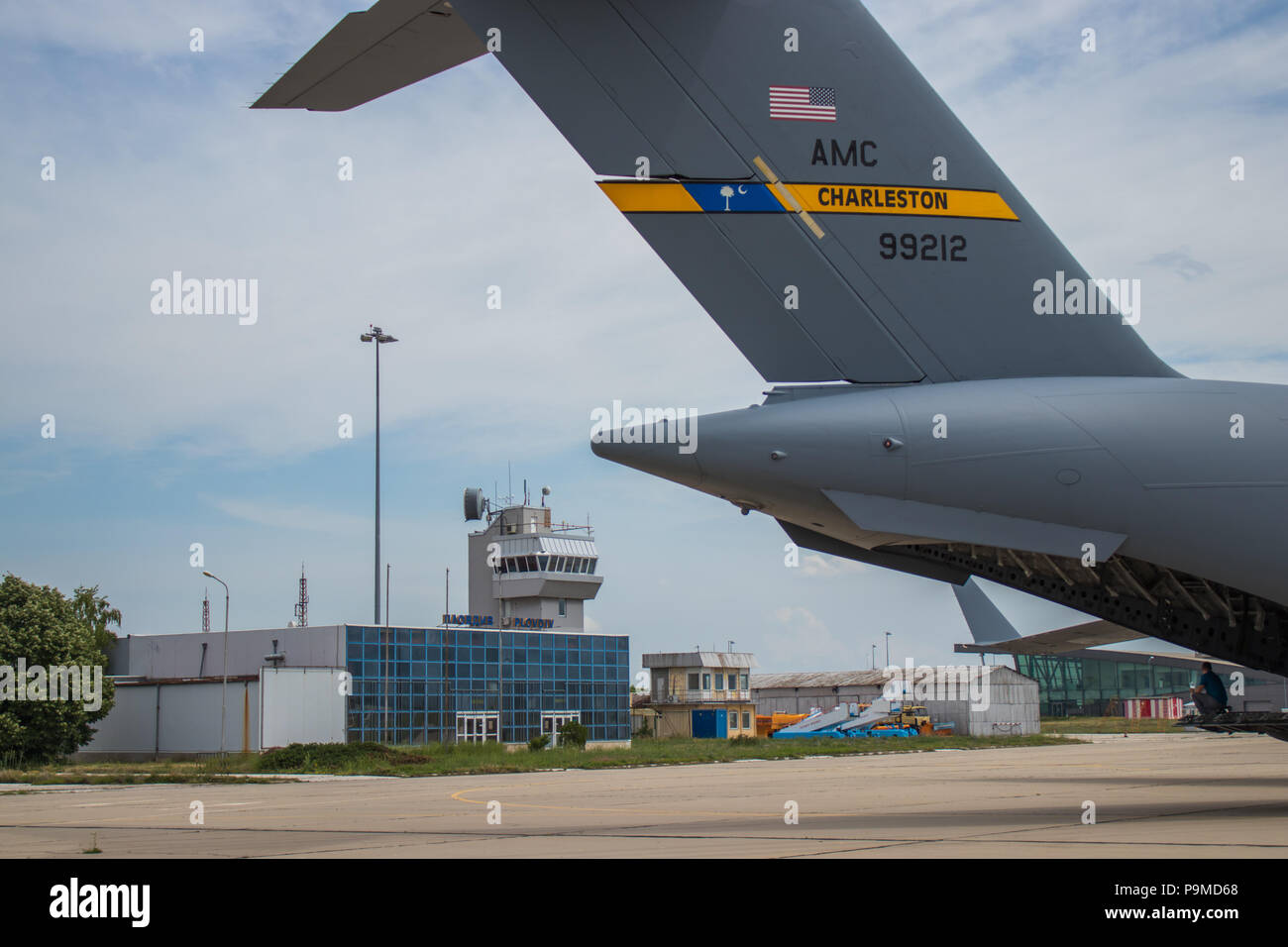 Usaf cargo loading hi-res stock photography and images - Alamy