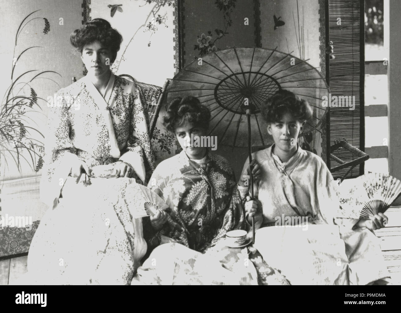 Going to opera hi-res stock photography and images - Alamy