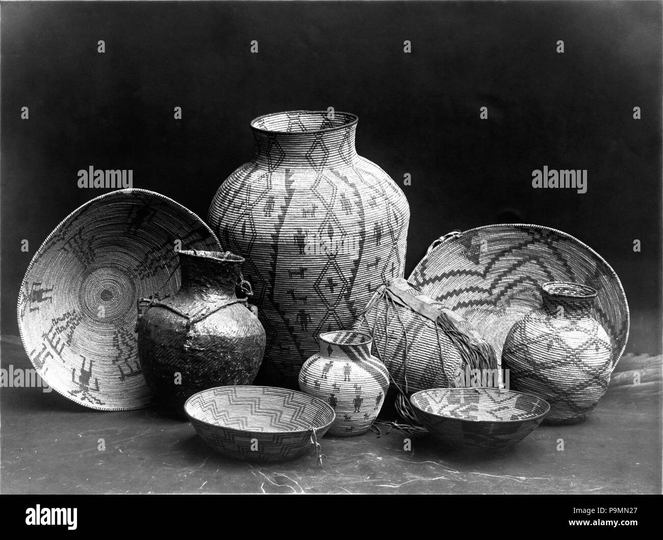 Apache native american Black and White Stock Photos & Images - Alamy