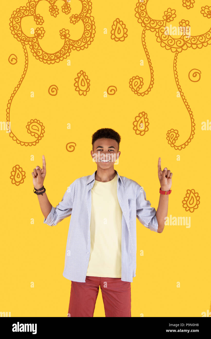 Young designer showing design hi-res stock photography and images - Alamy