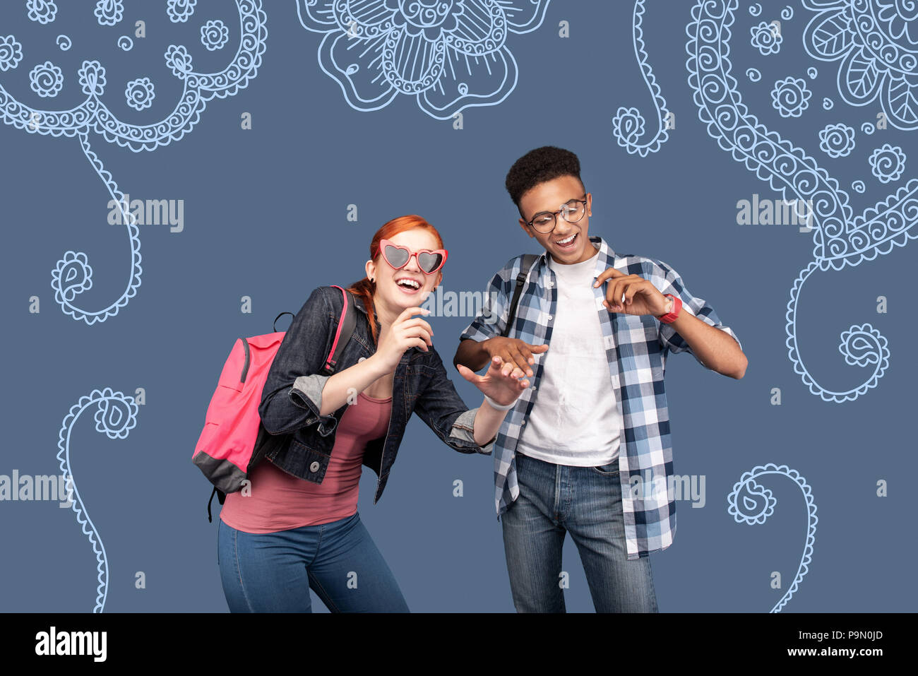 Teenagers laughing hi-res stock photography and images - Alamy