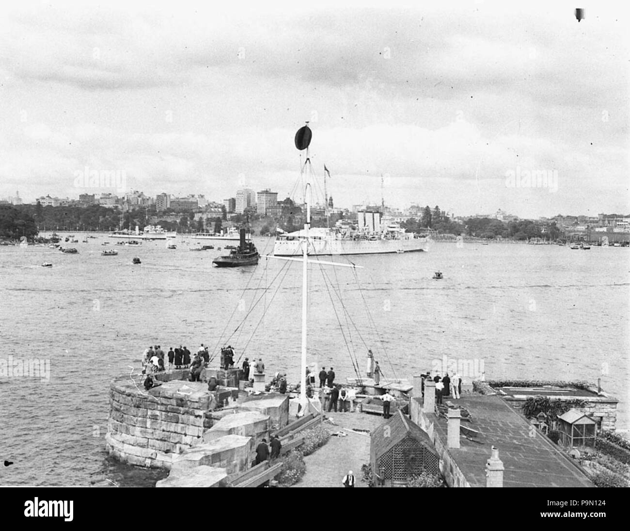 298 SLNSW 9763 HMS Sussex arrives with Gloucester Stock Photo - Alamy
