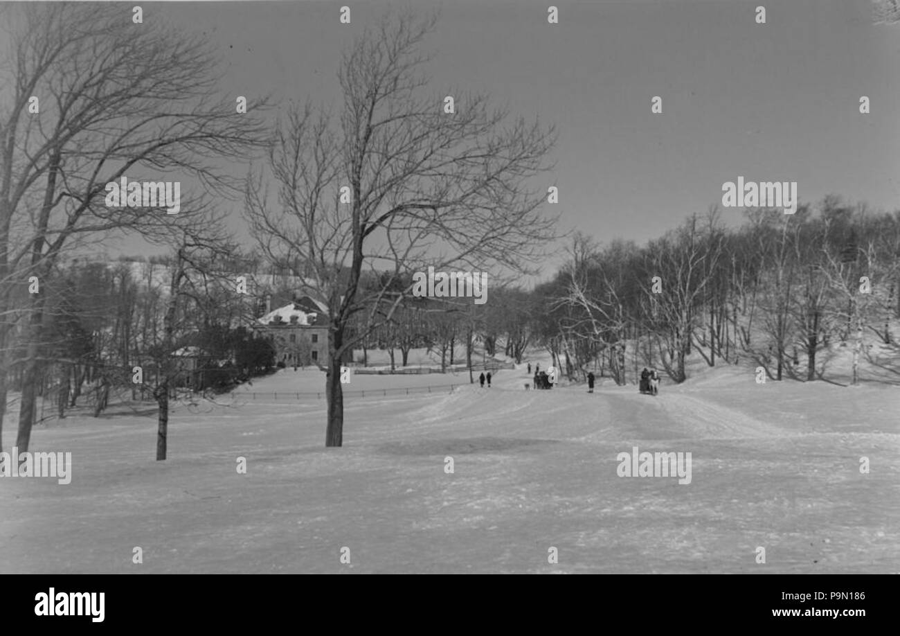 299 Snow Pictures. On Mount Royal BAnQ P48S1P05793 Stock Photo - Alamy