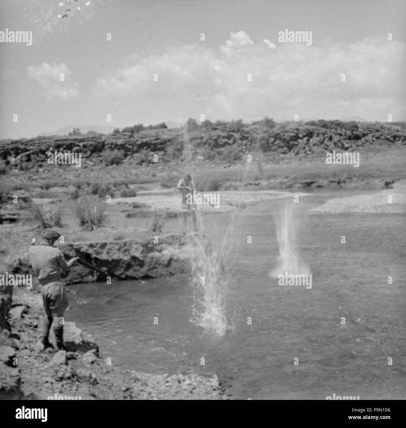 Syrian soldiers Black and White Stock Photos & Images - Alamy