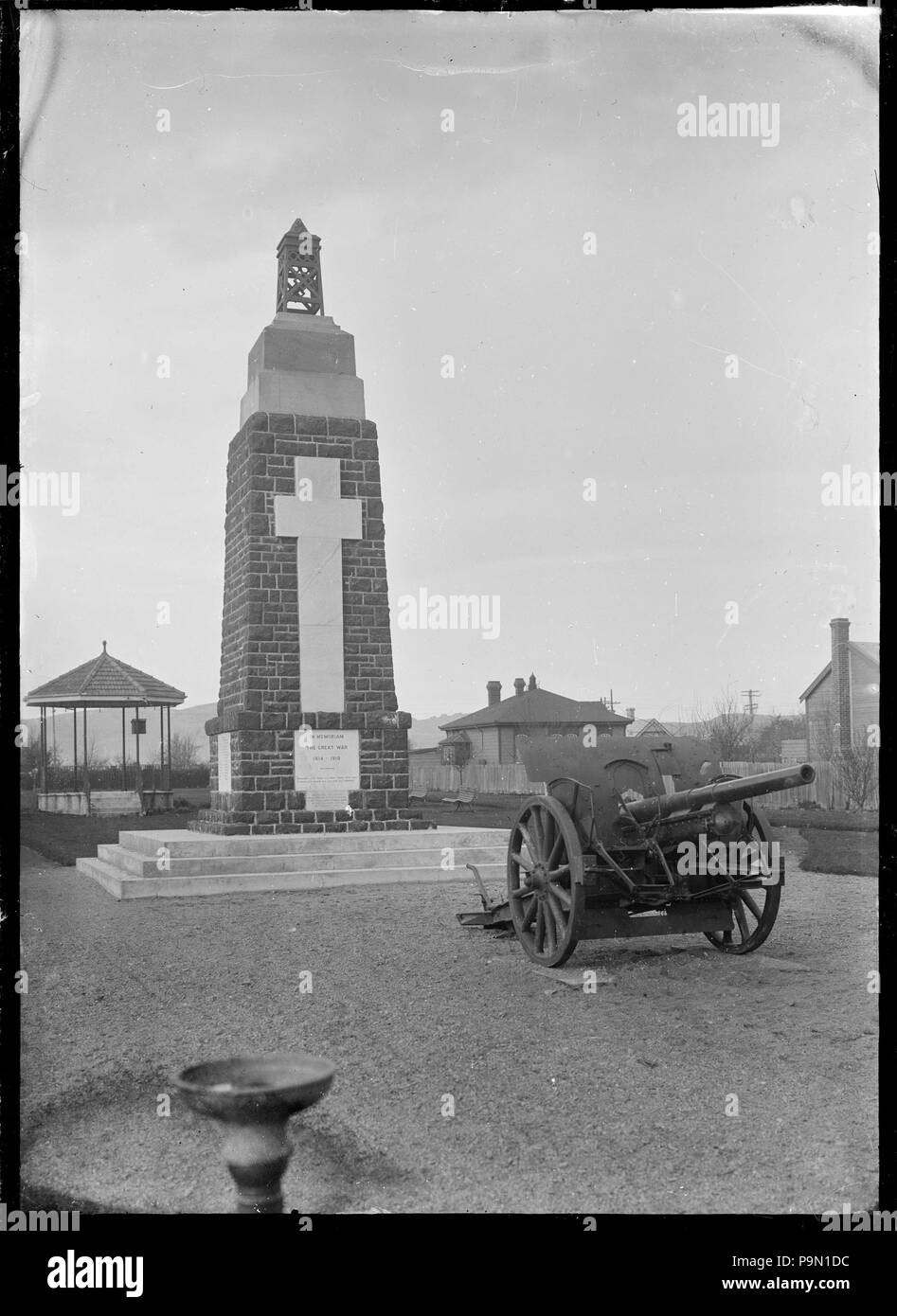 300 Soldiers' monument at Mosgiel. ATLIB 294428 Stock Photo - Alamy