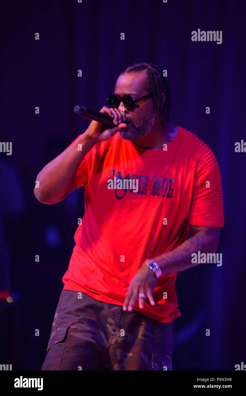 performs at Adrienne Arsht Center for the Performing Arts - Knight ...