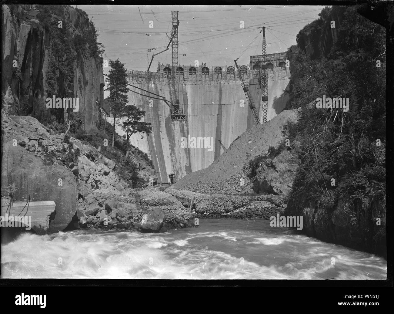 324 View of the Arapuni Dam under construction, circa 1928. ATLIB ...