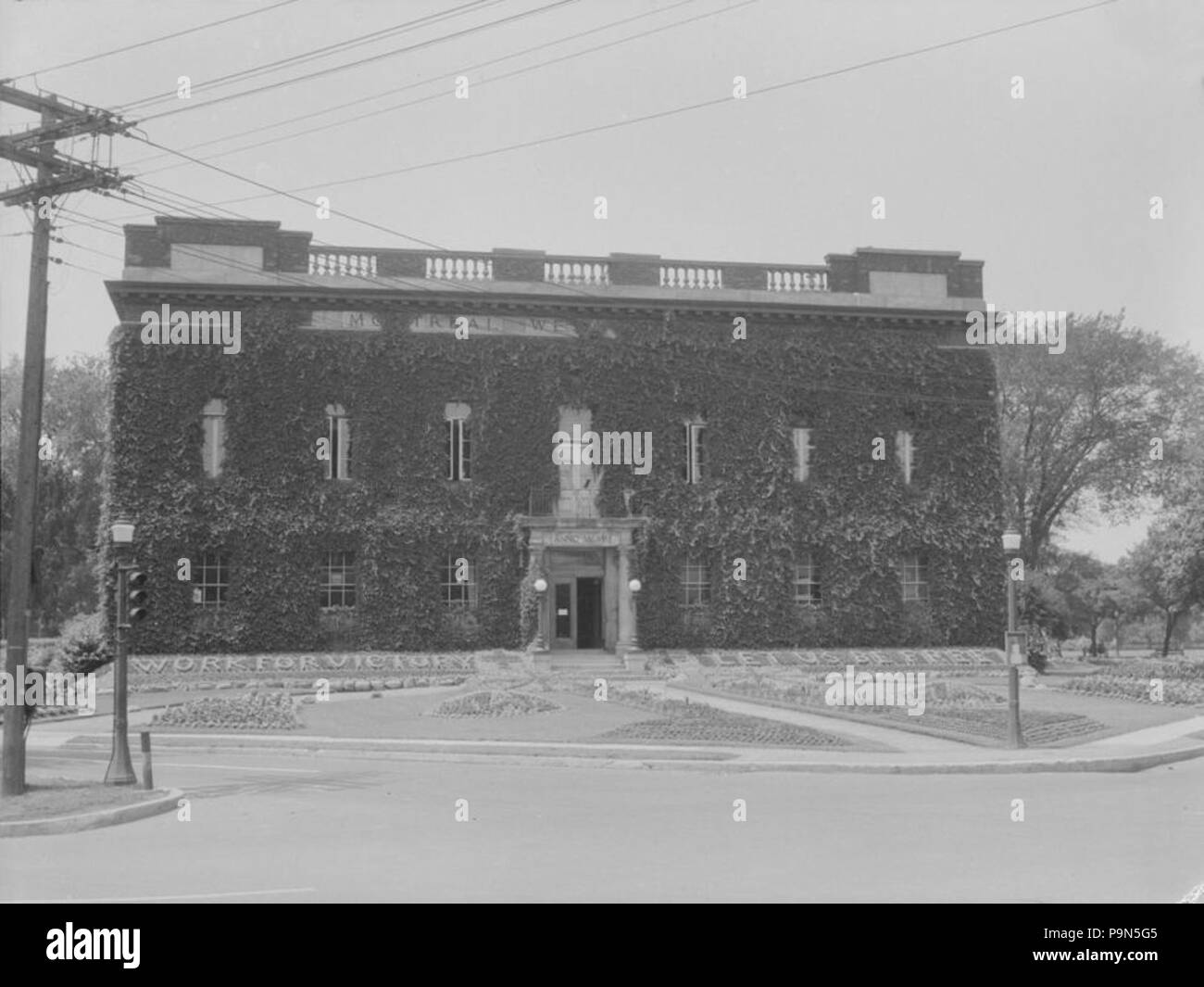 Montreal city hall Black and White Stock Photos & Images - Alamy