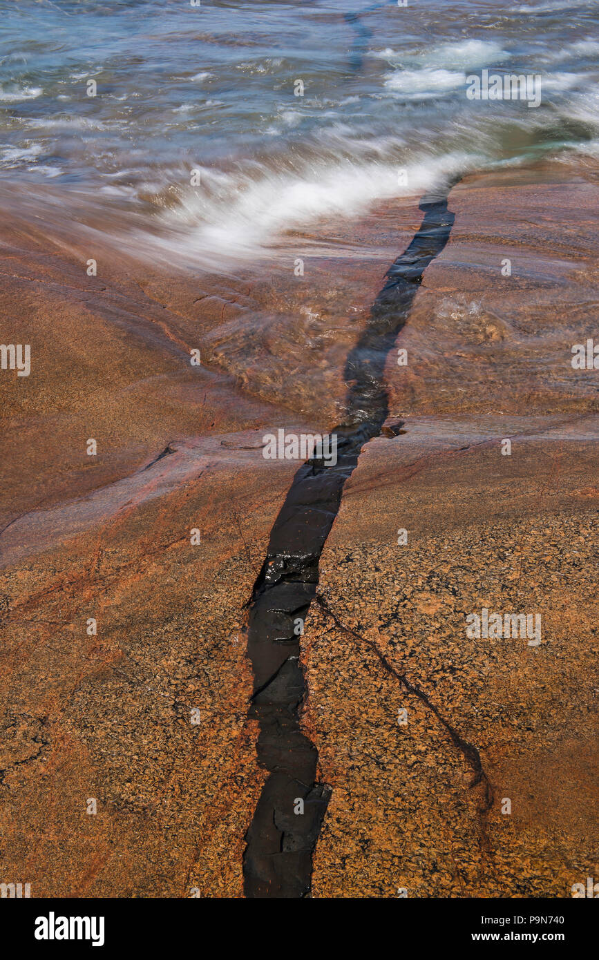 Igneous Dike Stock Photos & Igneous Dike Stock Images - Alamy