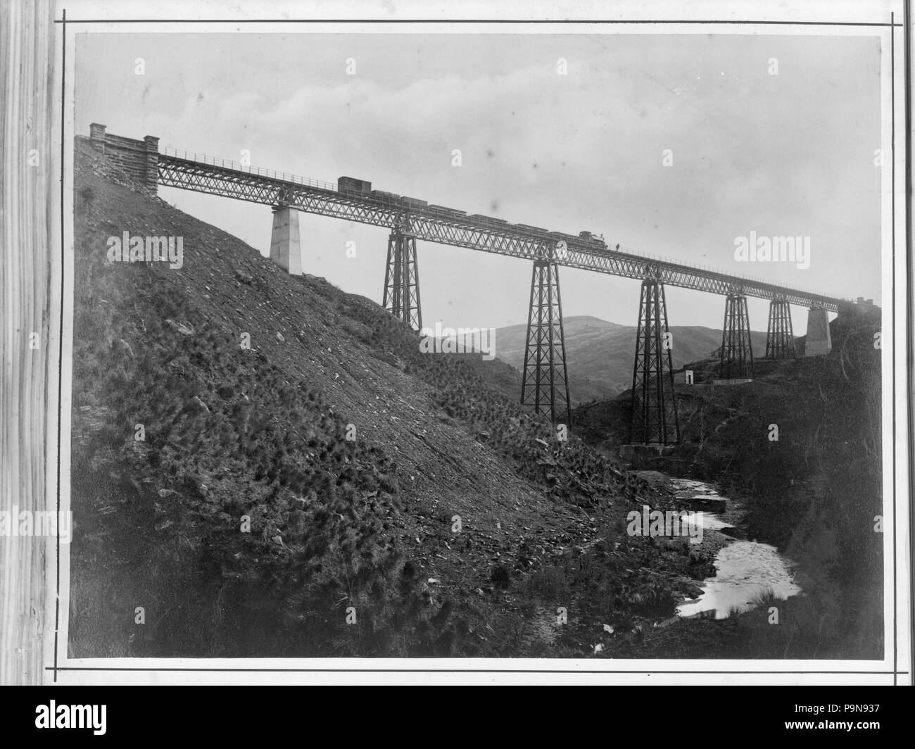 Wingatui viaduct hi-res stock photography and images - Alamy