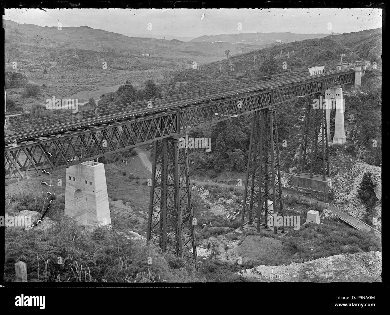 328 Waiteti Viaduct, Te Kuiti, in 1917. ATLIB 284366 Stock Photo - Alamy
