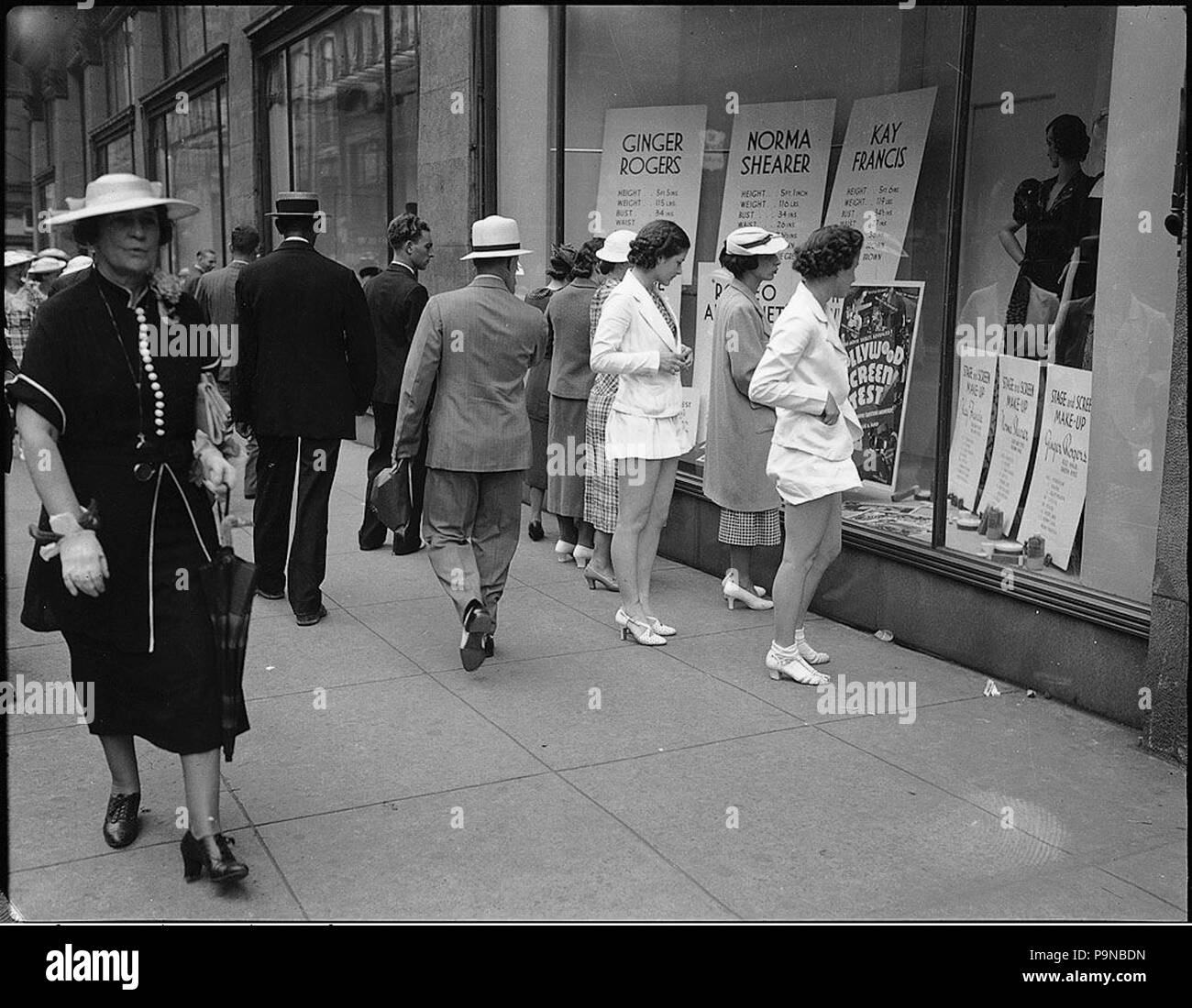 Window display department store Black and White Stock Photos & Images ...
