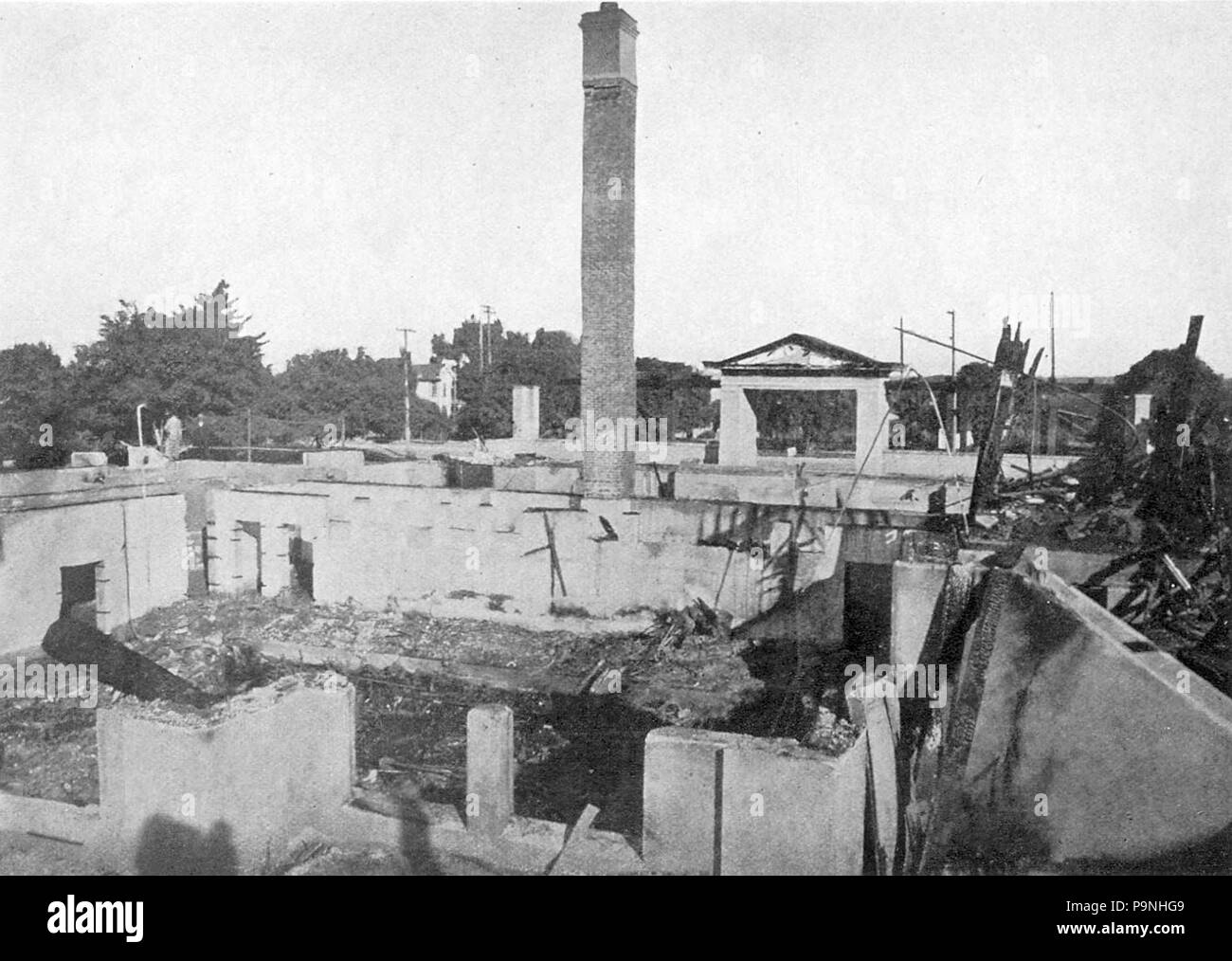 Fire damage building city hi-res stock photography and images - Alamy