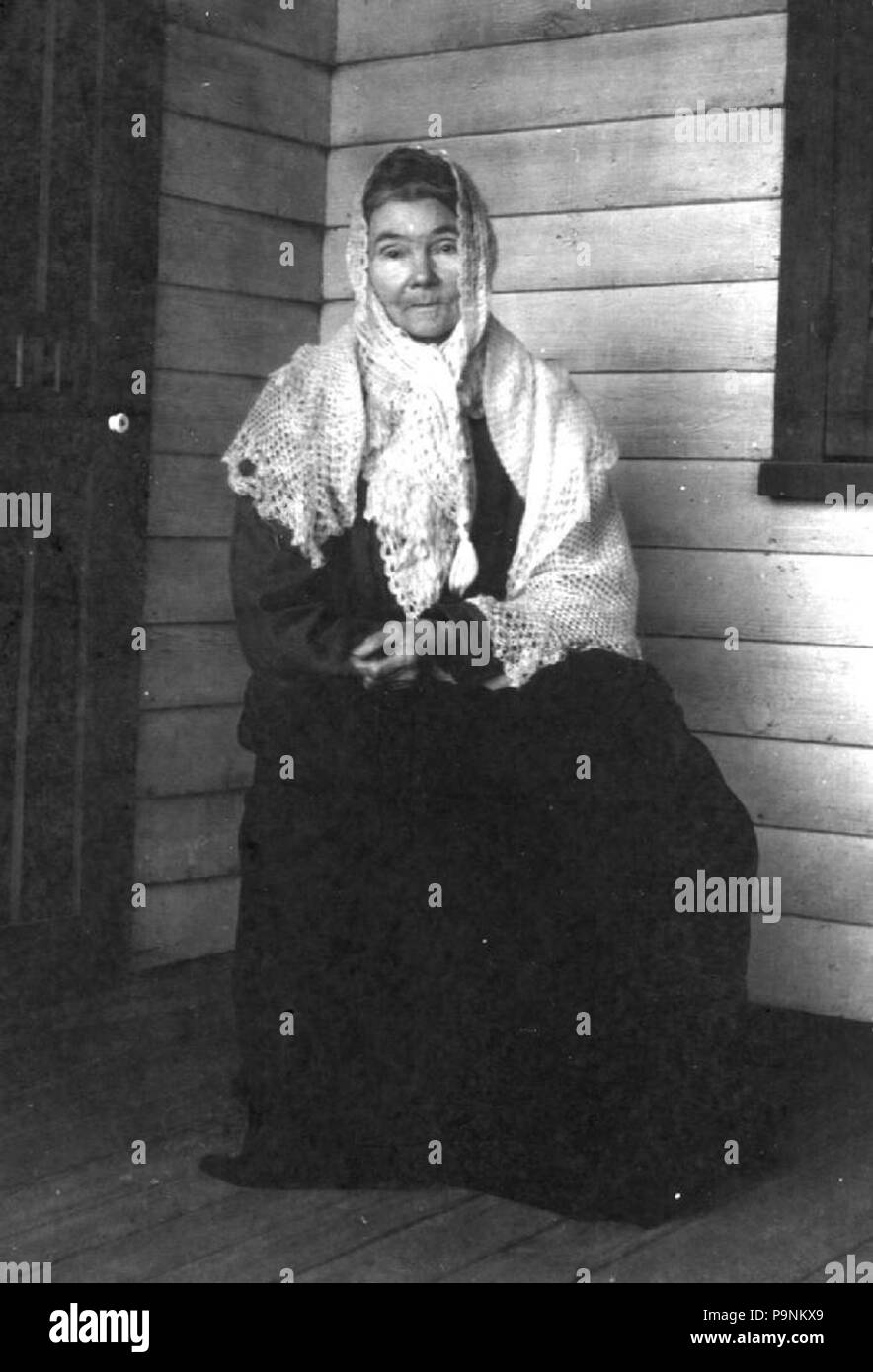 Vintage photo woman kitchen hi-res stock photography and images - Alamy