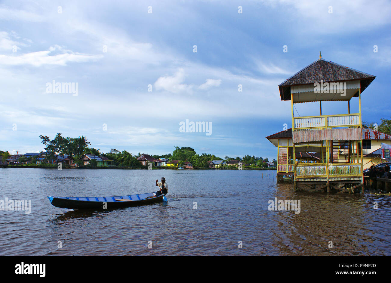 Sampan Nelayan Sungai Sambas River, Sambas, West Kalimantan, Indonesia ...